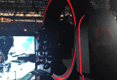 身体ごと大回転する驚異のVRアトラクション「GYRO VR」をTGSで体験 - VR Watch
