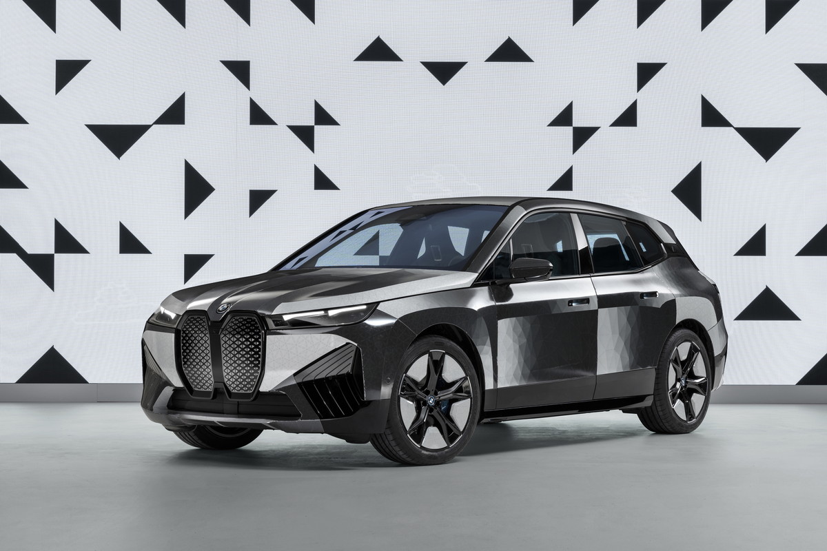 BMW、E Inkでボディの色を変えられる技術 - Impress Watch