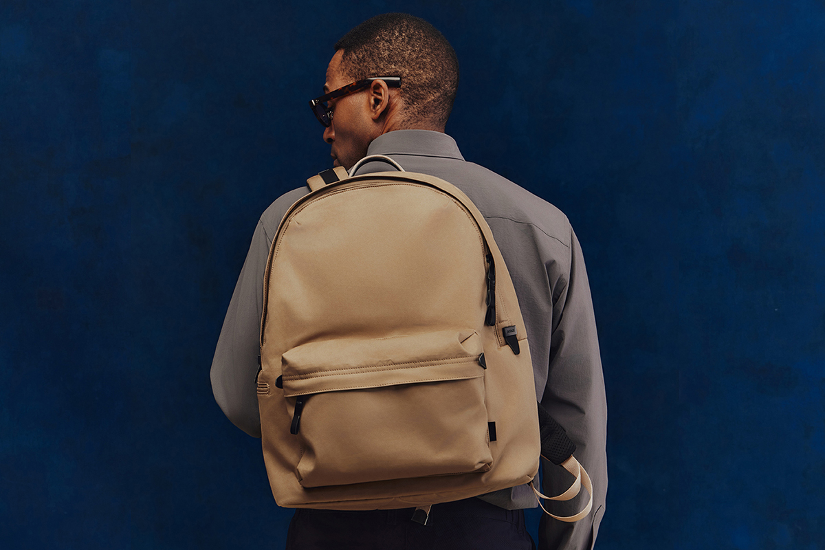 エース、「UNTRACK」のバッグシリーズ「CITY/VT」に新色ベージュ - Impress Watch