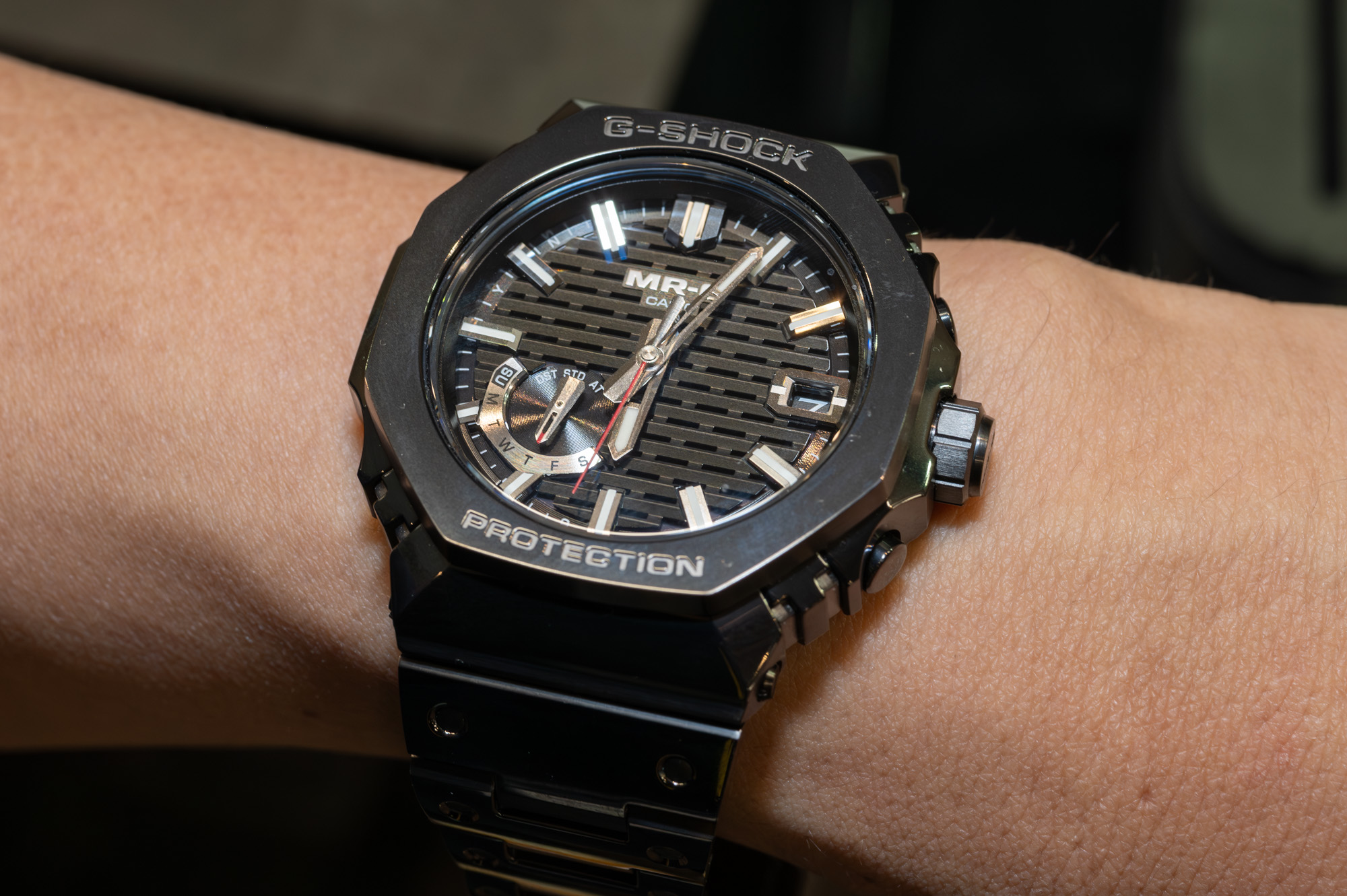 「木組」の機能美から着想を得た格子状立体文字板の“MR-G” – PR TIMES | 腕時計エクスプローラー
