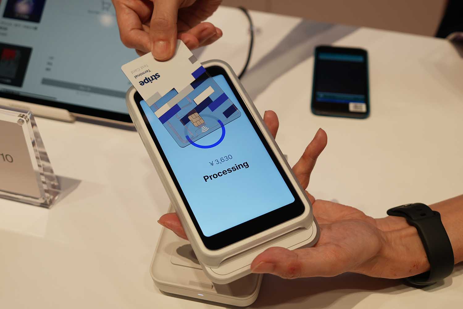 Stripe、リアル店舗に進出 専用端末とiPhoneタッチの「Stripe Terminal」 - Impress Watch